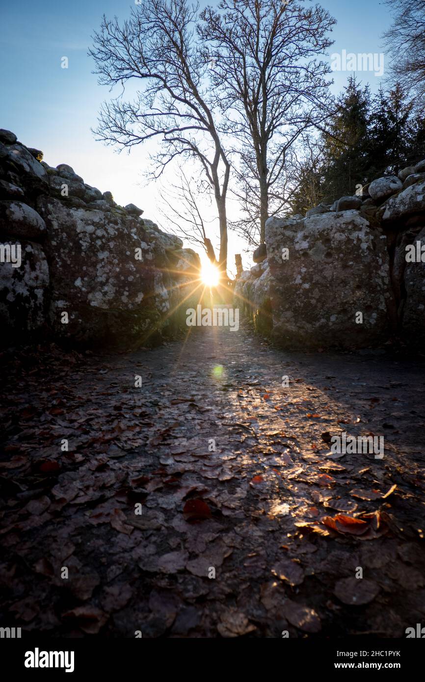 Winter solstice sunset at Bronze Age burial ground Stock Photo - Alamy