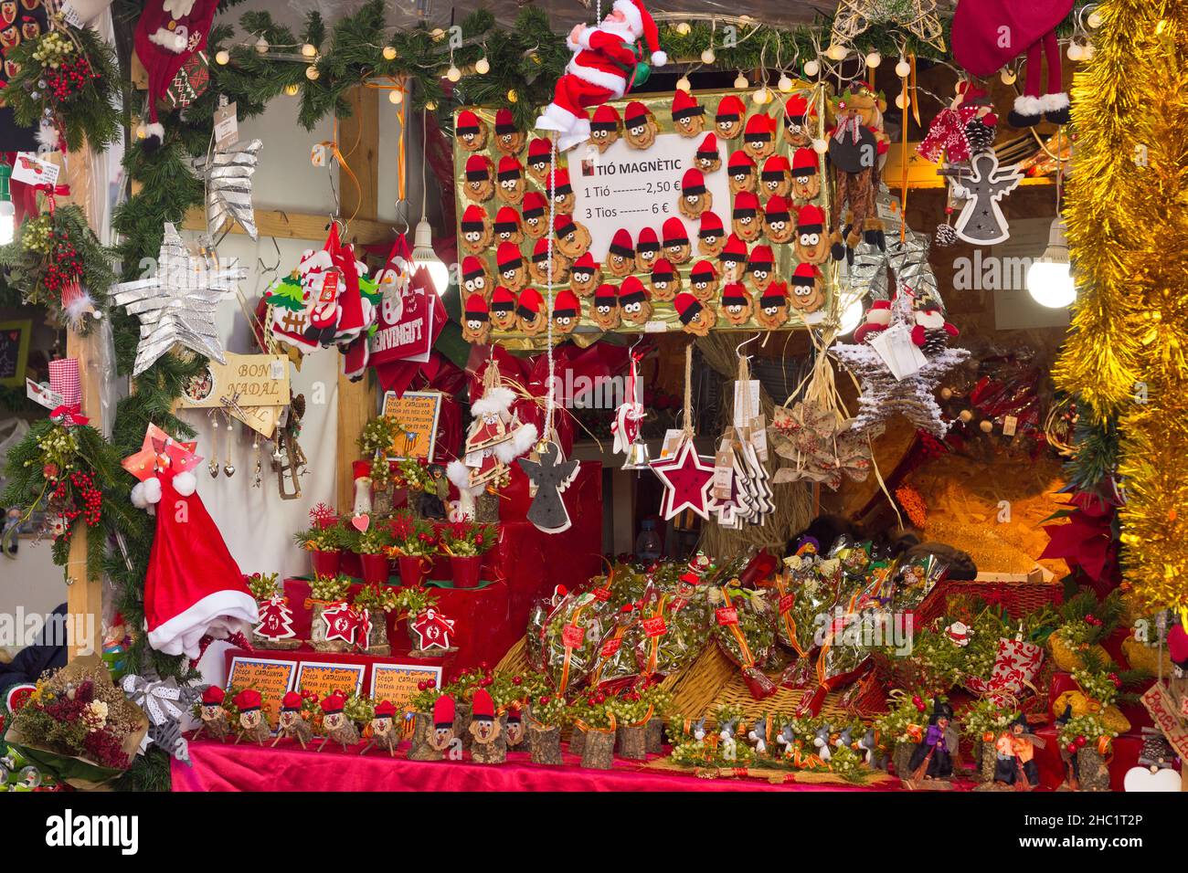Discount shop store pedestal hi-res stock photography and images - Alamy