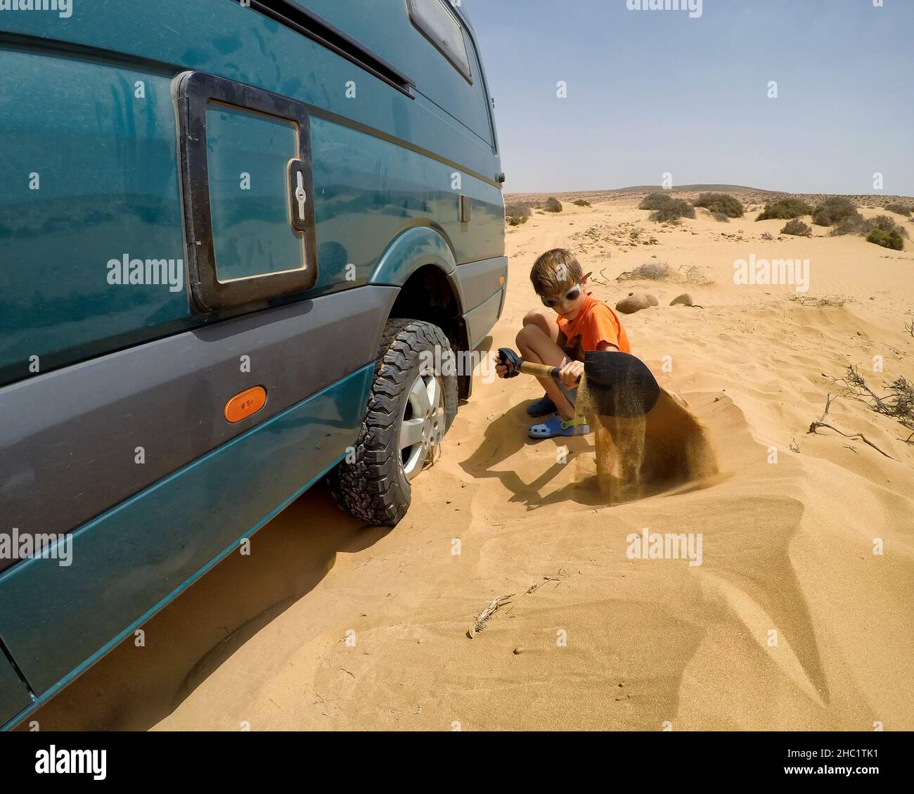 Desert oil truck hi-res stock photography and images - Alamy