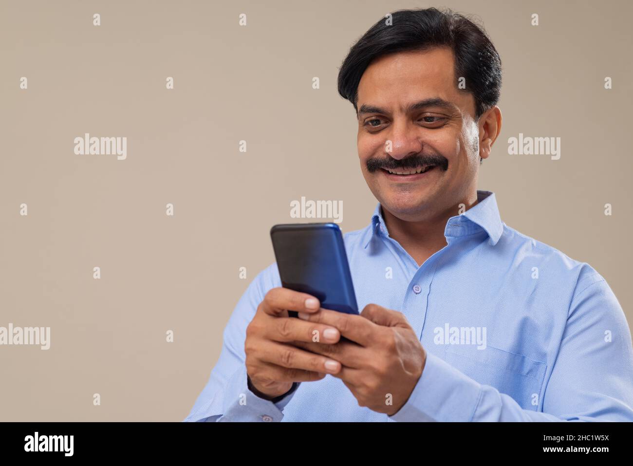 Man in formal outfit using Smartphone Stock Photo - Alamy