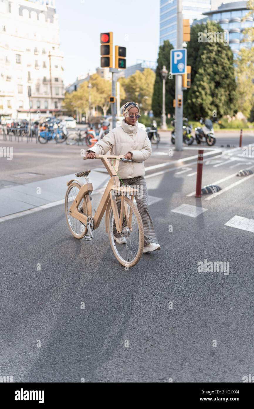 Cyclist friendly city hi-res stock photography and images - Alamy