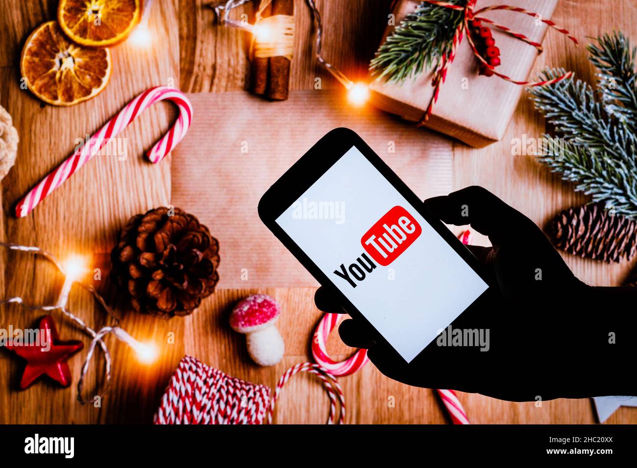 Youtube logo present hi-res stock photography and images - Alamy