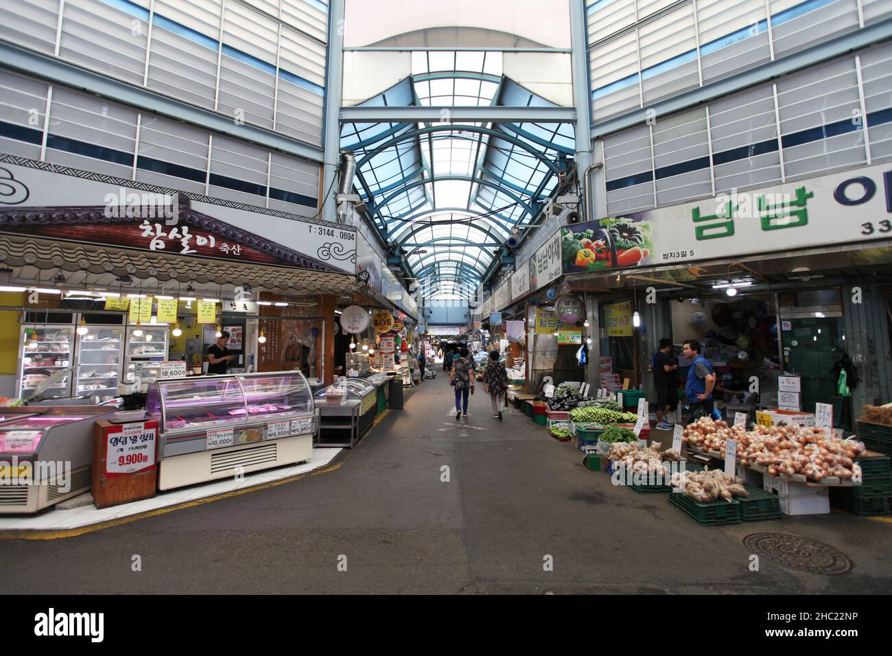 Mangwon Market in Seoul Stock Photo - Alamy
