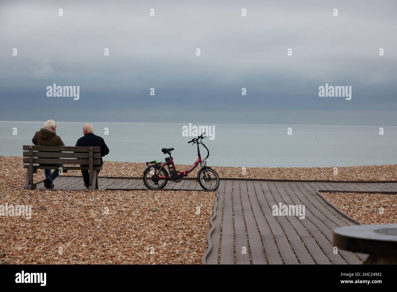 Two pensioners having a chat on a bench at the seaside Stock Photo - Alamy