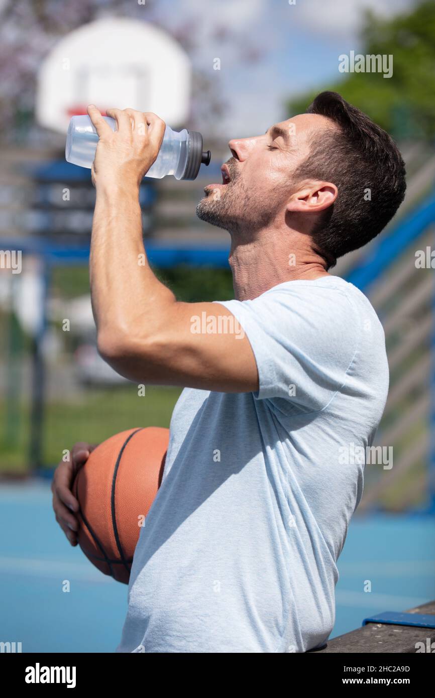 basketball player drinks water outdoors Stock Photo - Alamy