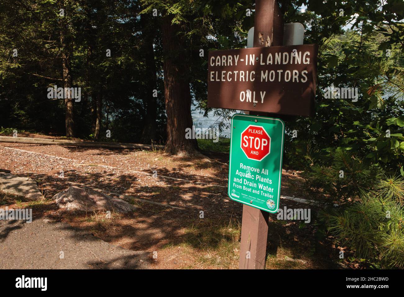 Boat launch sign invasive hi-res stock photography and images - Alamy