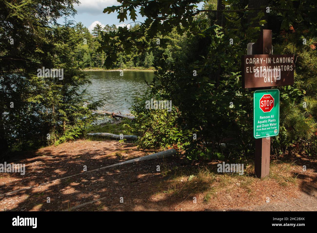 Invasive aquatic species warning sign hi-res stock photography and ...