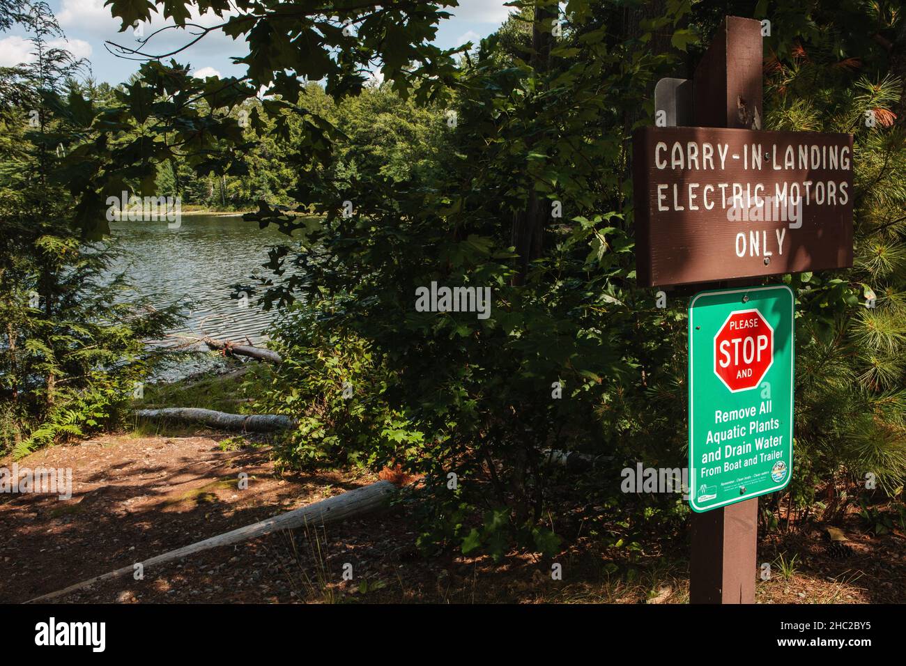 Boat launch sign invasive hi-res stock photography and images - Alamy