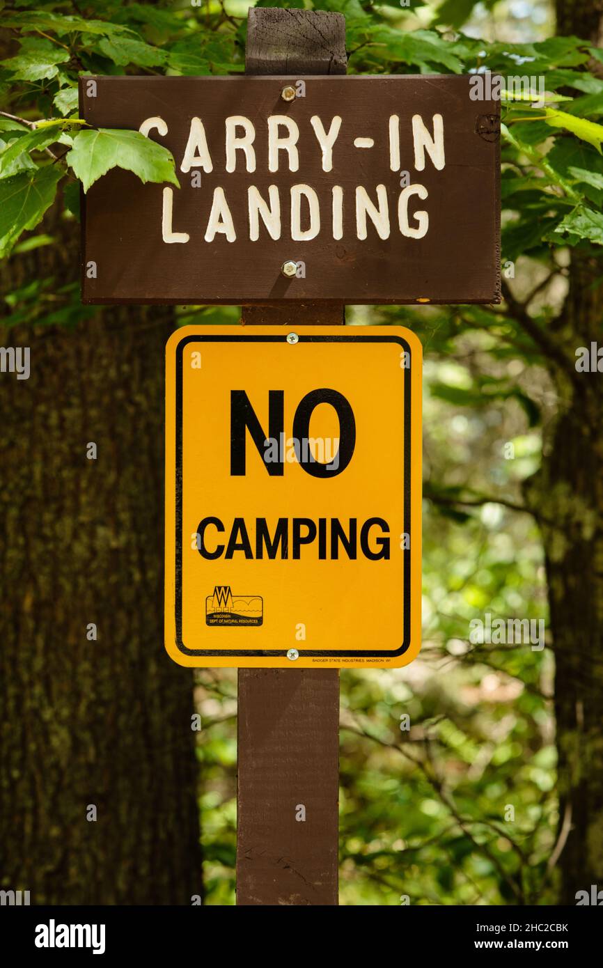 Canoe launch sign hi-res stock photography and images - Alamy