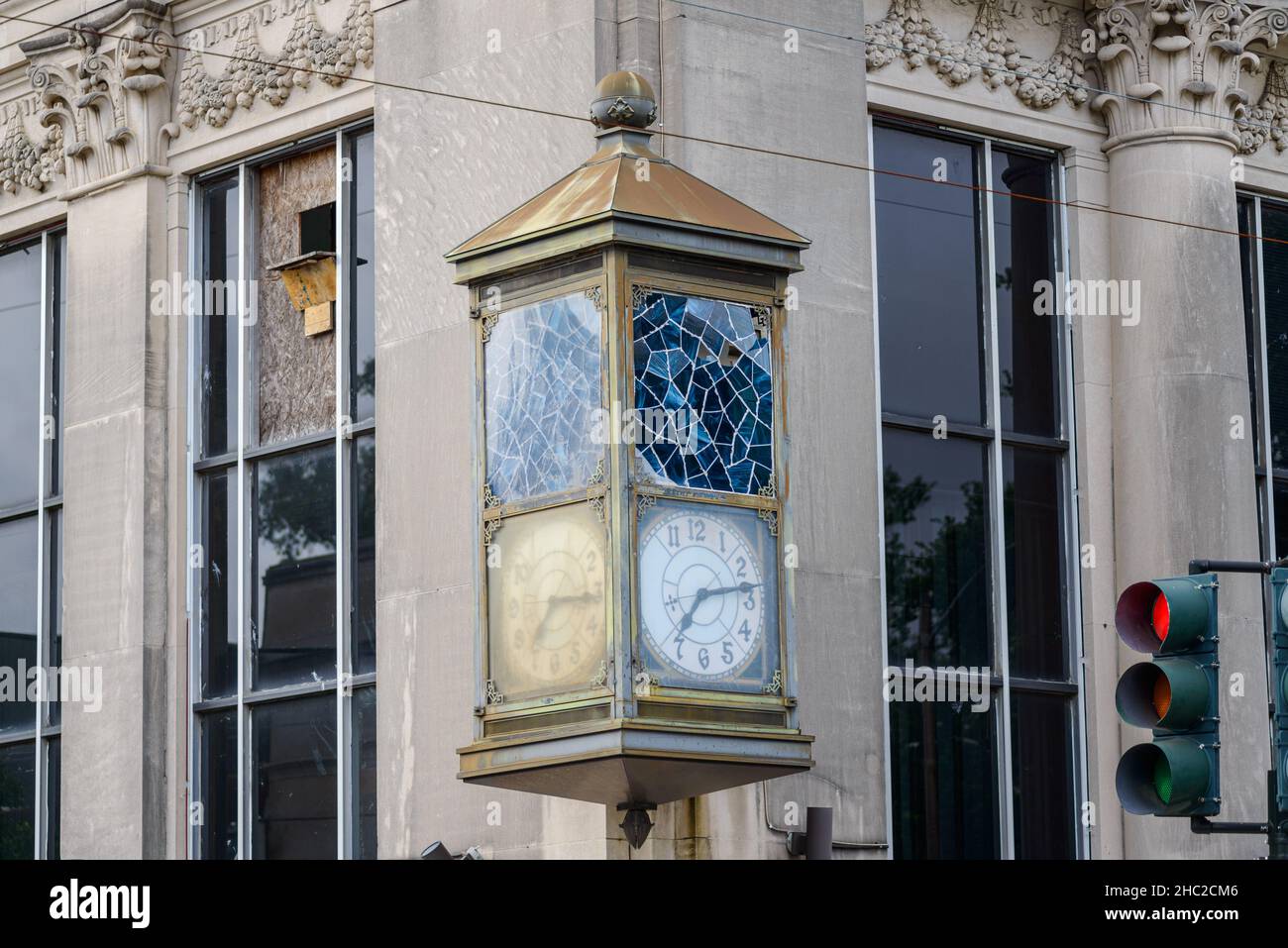 Street corner clock hi-res stock photography and images - Alamy