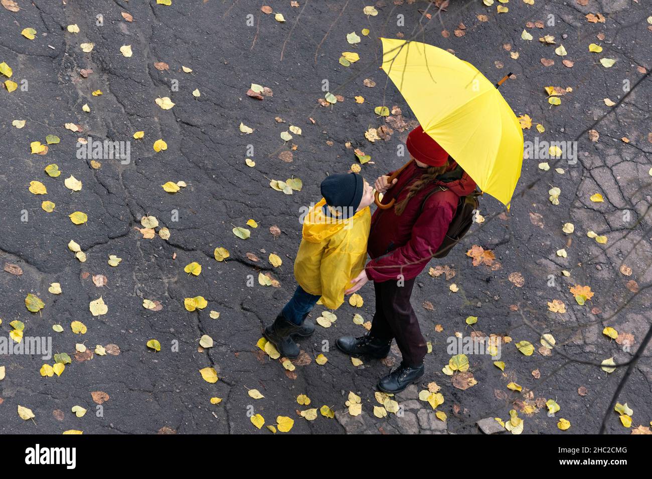 Mom and child standing down the street in the rain. Top view Stock ...