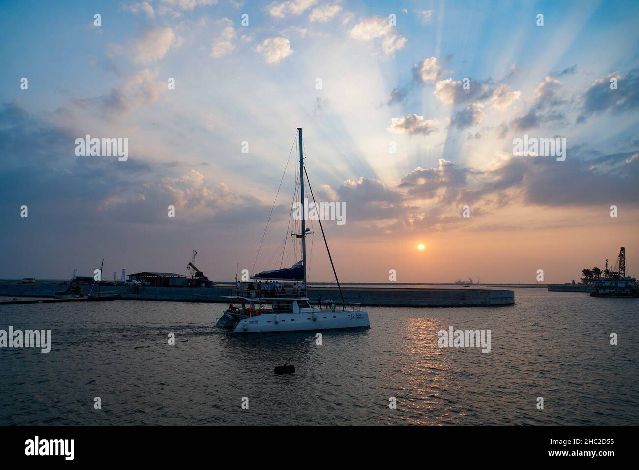 (211223) -- COLOMBO, Dec. 23, 2021 (Xinhua) -- Photo taken on Dec. 22 ...