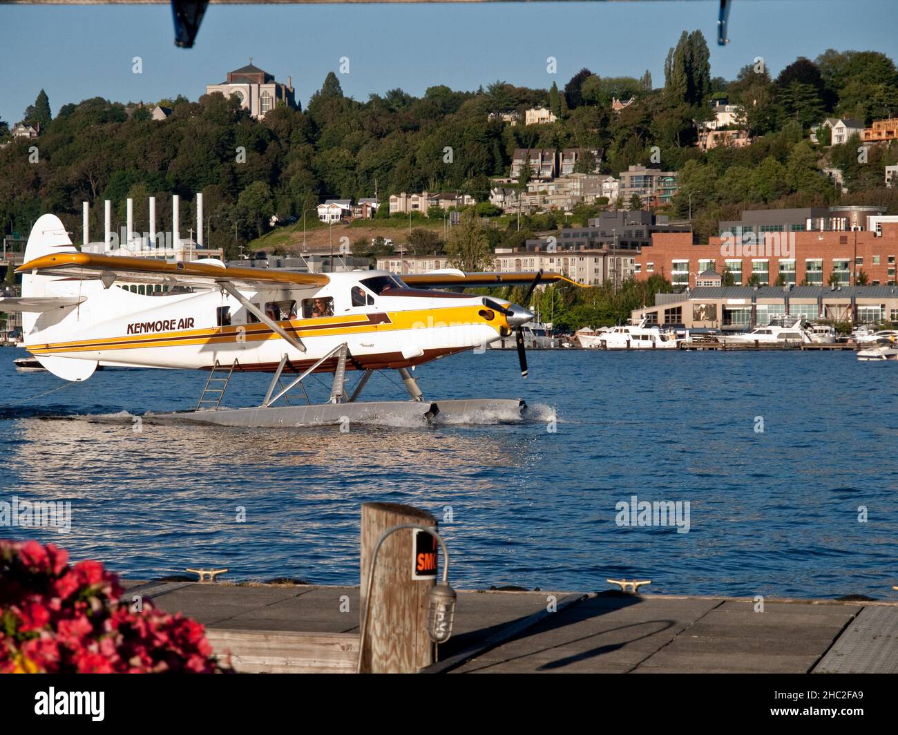 Docking the floatplane hi-res stock photography and images - Alamy