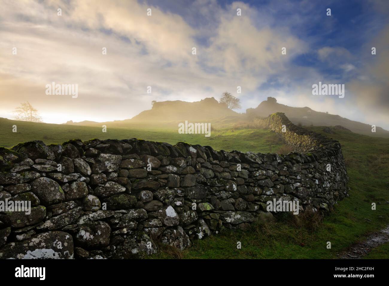 Dry stone wall on Black Fell near Skelwith Bridge Stock Photo - Alamy