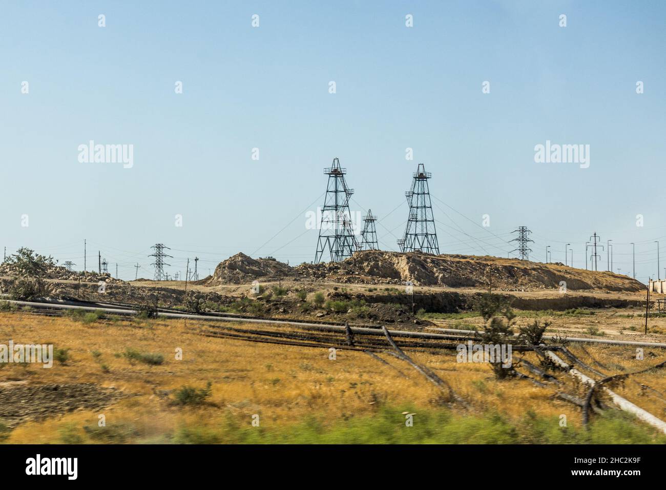 Oil wells baku hi-res stock photography and images - Alamy
