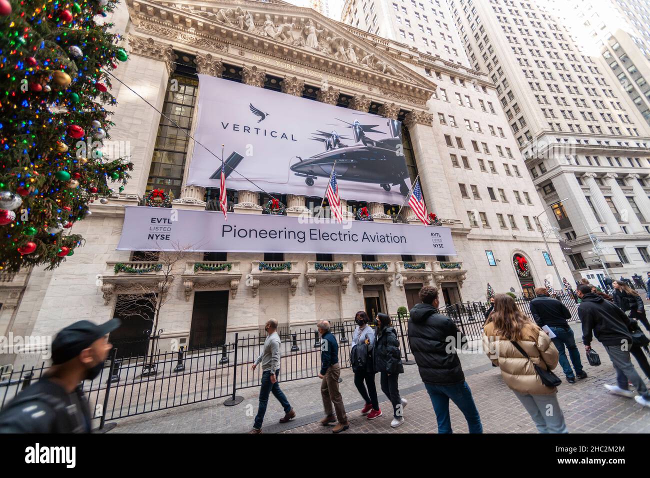 Vertical aerospace taxi hi-res stock photography and images - Alamy