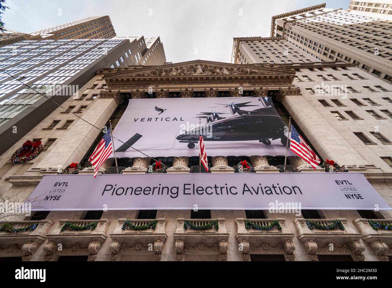 Vertical aerospace taxi hi-res stock photography and images - Alamy