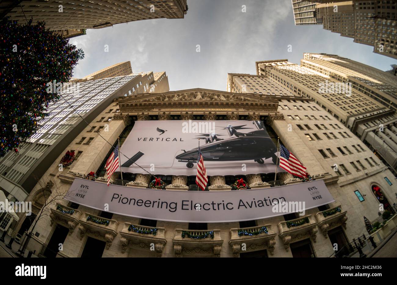 Vertical aerospace taxi hi-res stock photography and images - Alamy