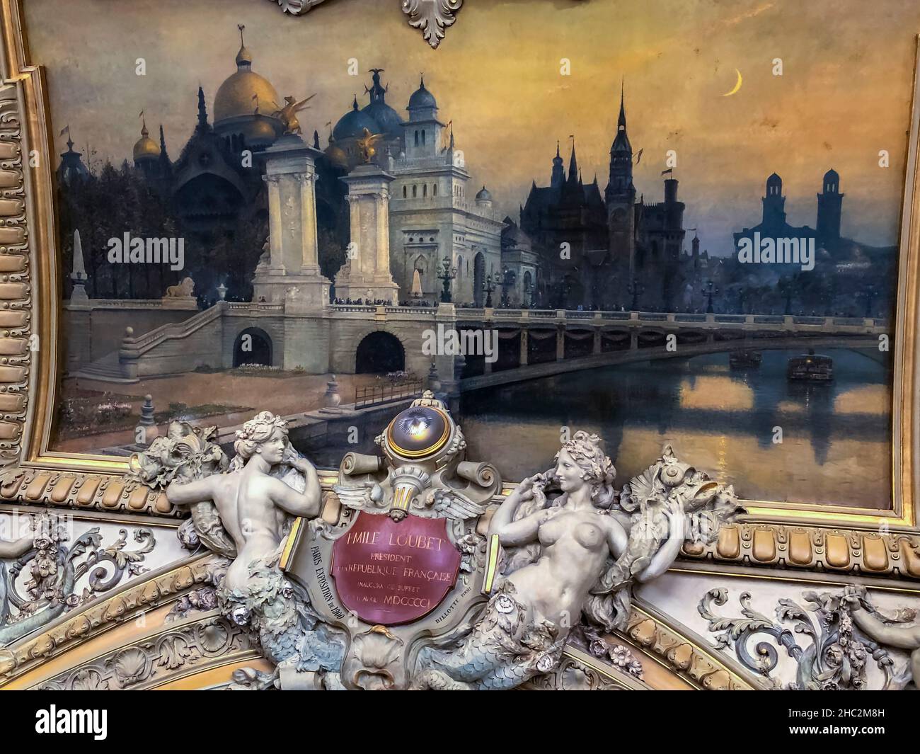 Fancy french restaurant interior decor hi-res stock photography and ...