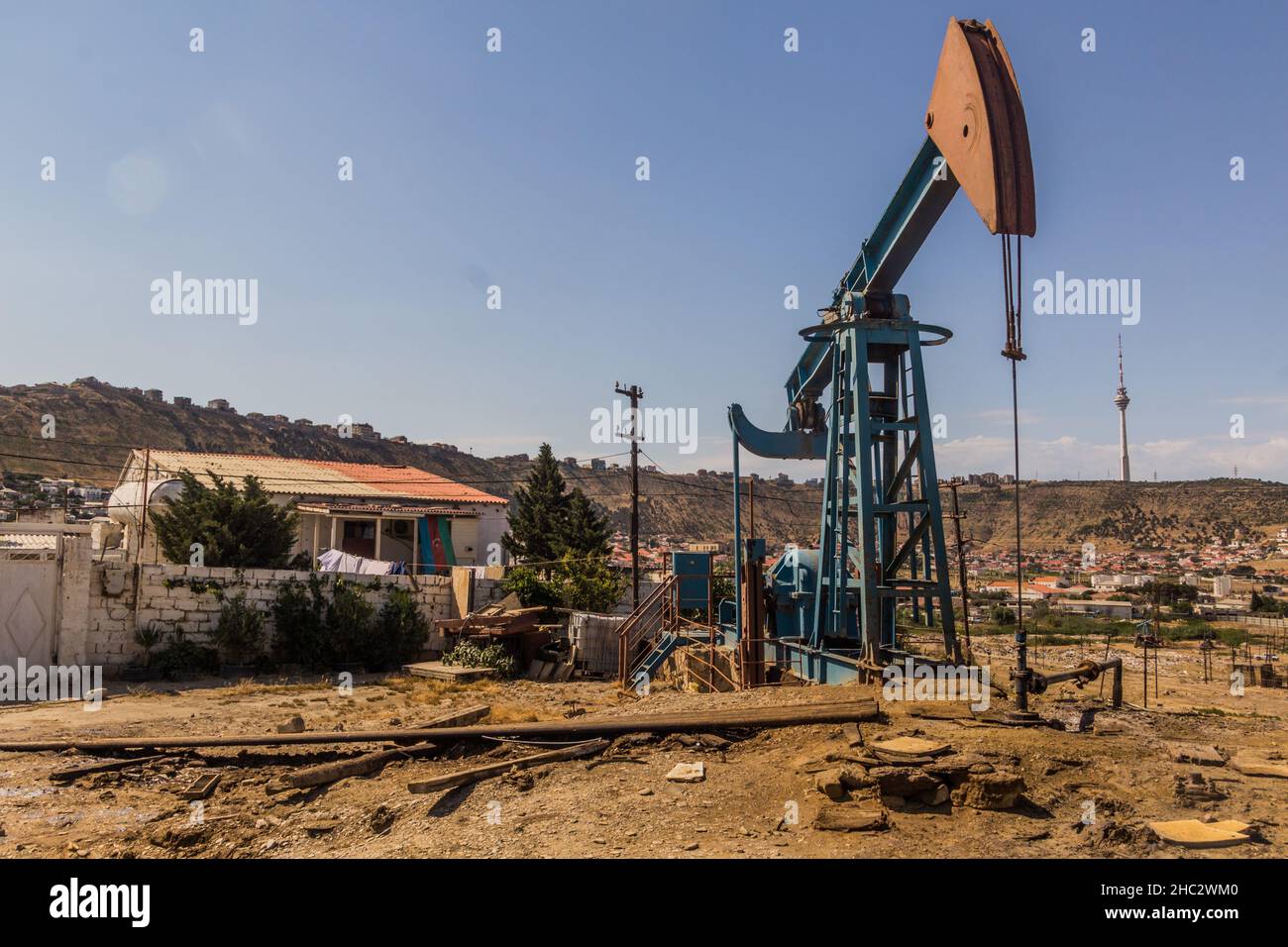 Derrick structure hi-res stock photography and images - Alamy