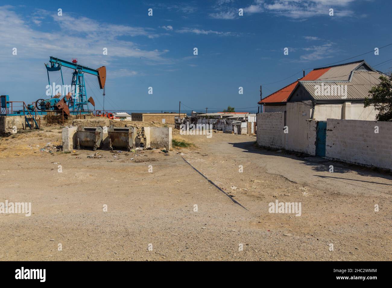 Derrick structure hi-res stock photography and images - Alamy