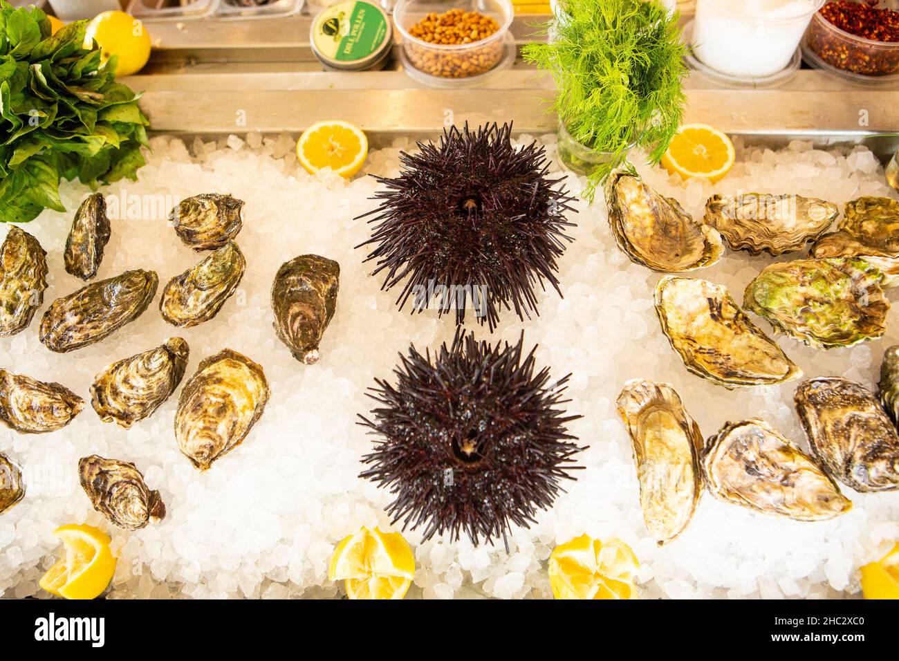 Shellfish assortment hi-res stock photography and images - Alamy