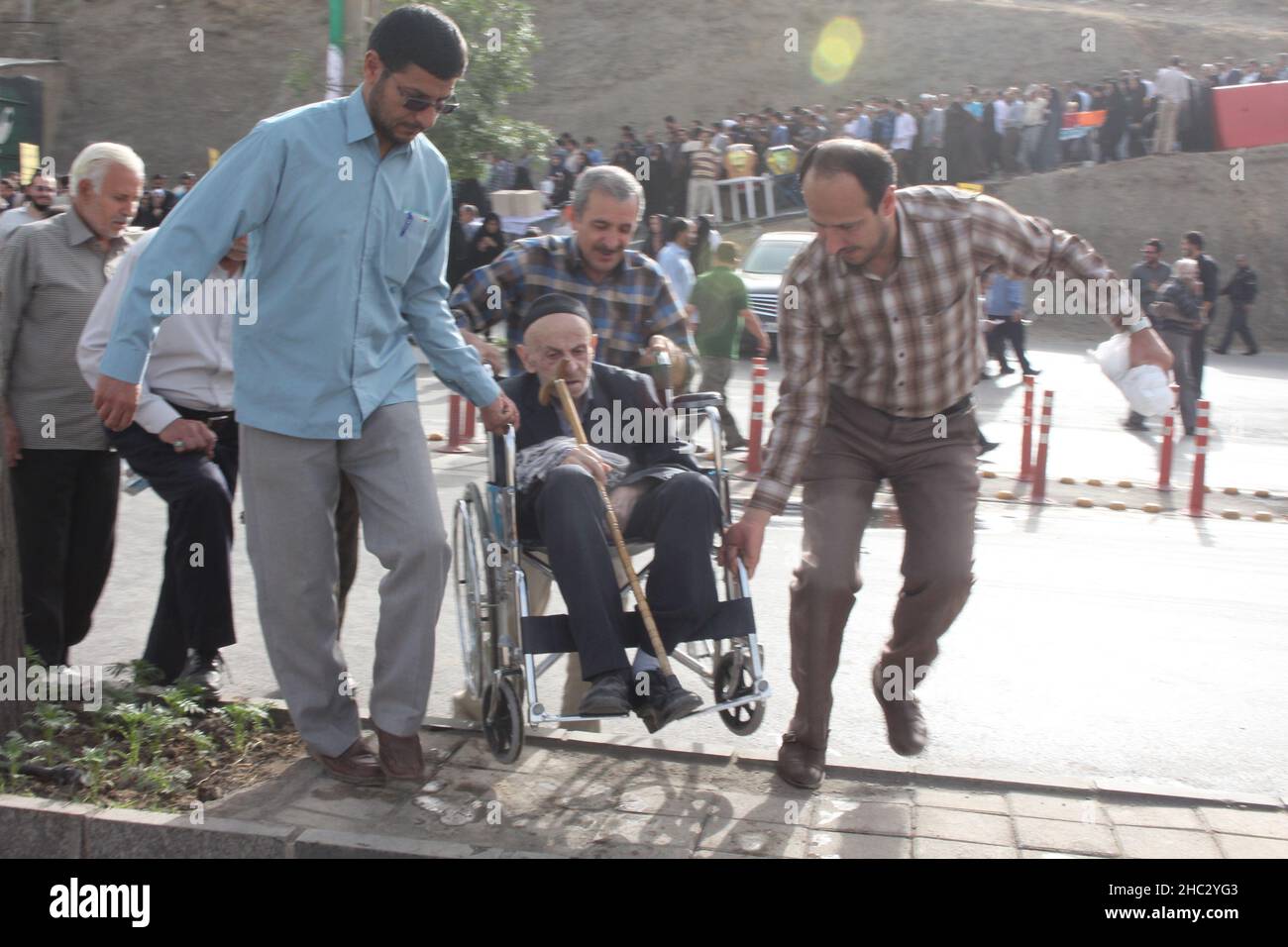 Disabled old man hi-res stock photography and images - Alamy