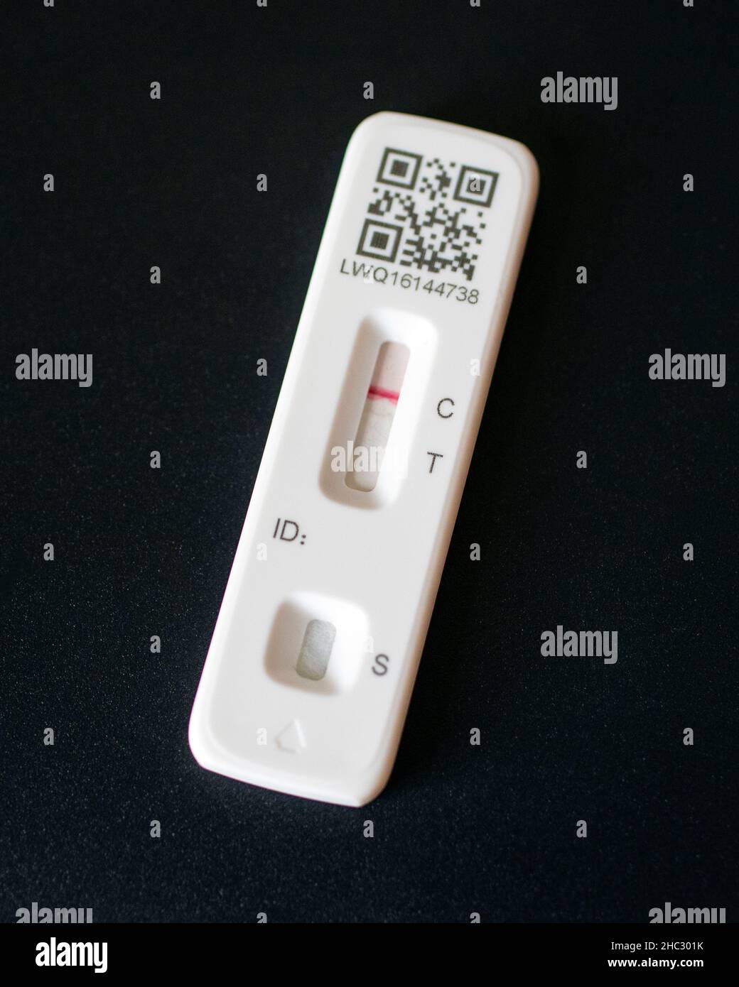 Negative lateral flow test result hi-res stock photography and images ...