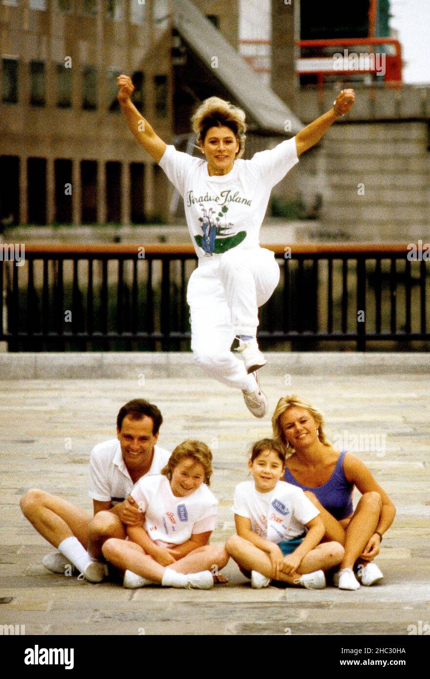 Suzanne dando uk hi-res stock photography and images - Alamy