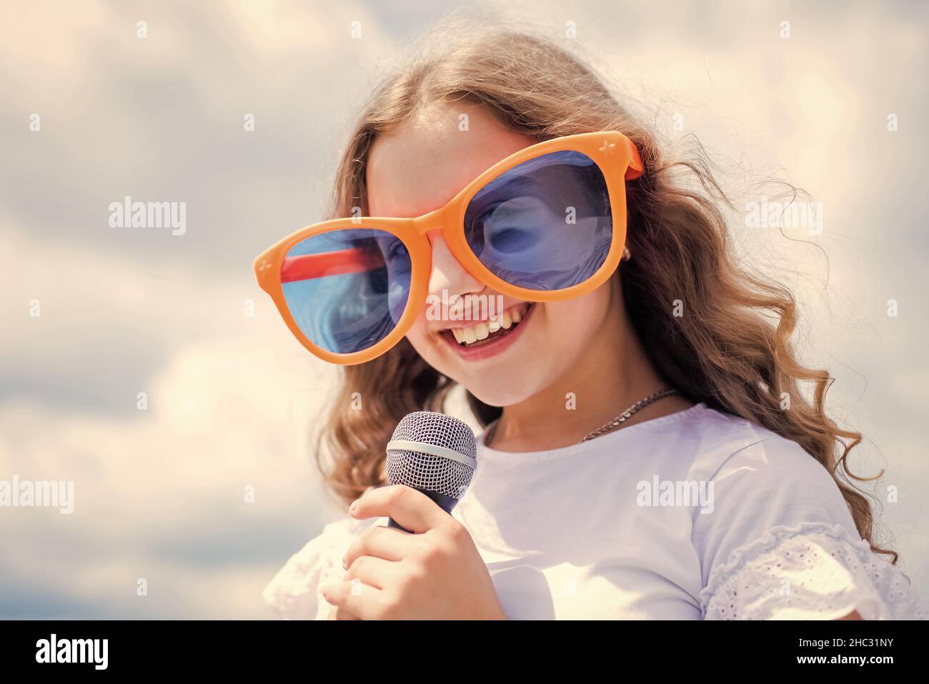 cheerful child singer singing in microphone music style, vocal Stock ...