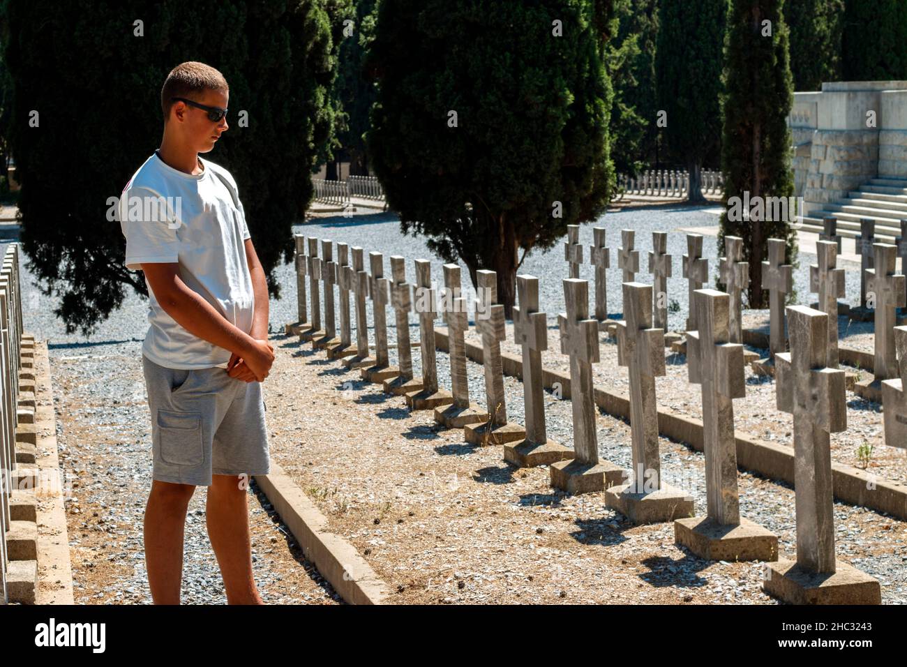 Man visiting graveyard hi-res stock photography and images - Alamy