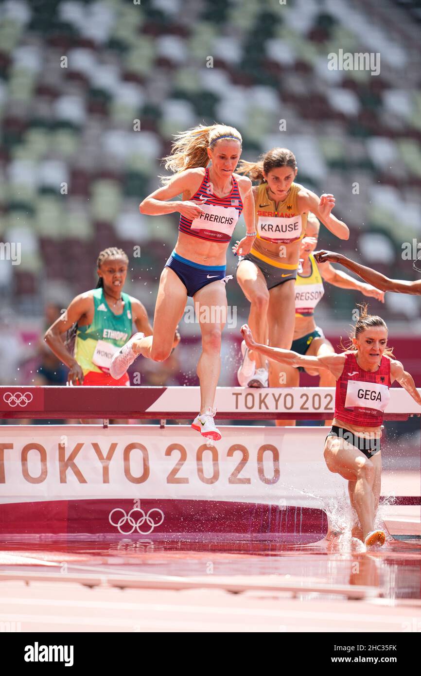 Courtney Frerichs participating in the 3000 meters steeplechase at the ...