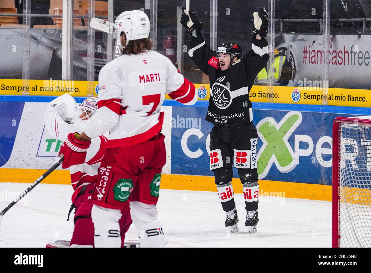 23.12.2021, Porza, Corner Arena, NL: HC Lugano - Lausanne HC, #10 ...