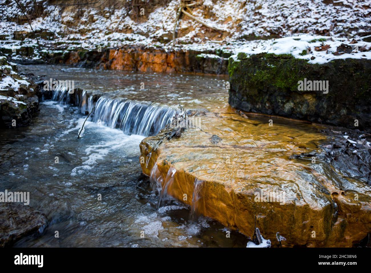 Stratum limestone not strata hi-res stock photography and images - Alamy