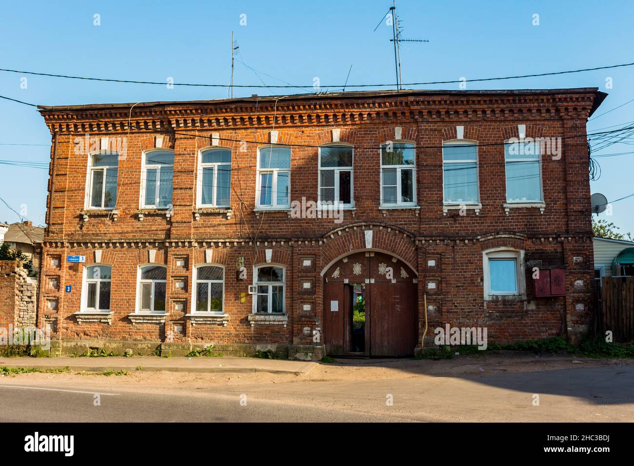 Two story brick hi-res stock photography and images - Alamy