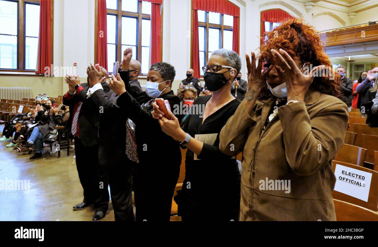 Milwaukee, Wisconsin, USA. 23rd Dec, 2021. DENISE TOWNSEND (right ...
