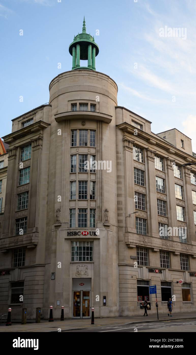 Hsbc frontage hi-res stock photography and images - Alamy
