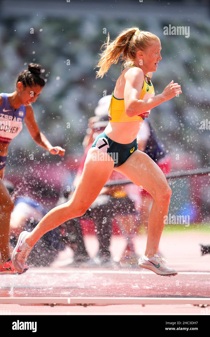 Amy Cashin participating in the 3000 meters steeplechase at the 2020 ...