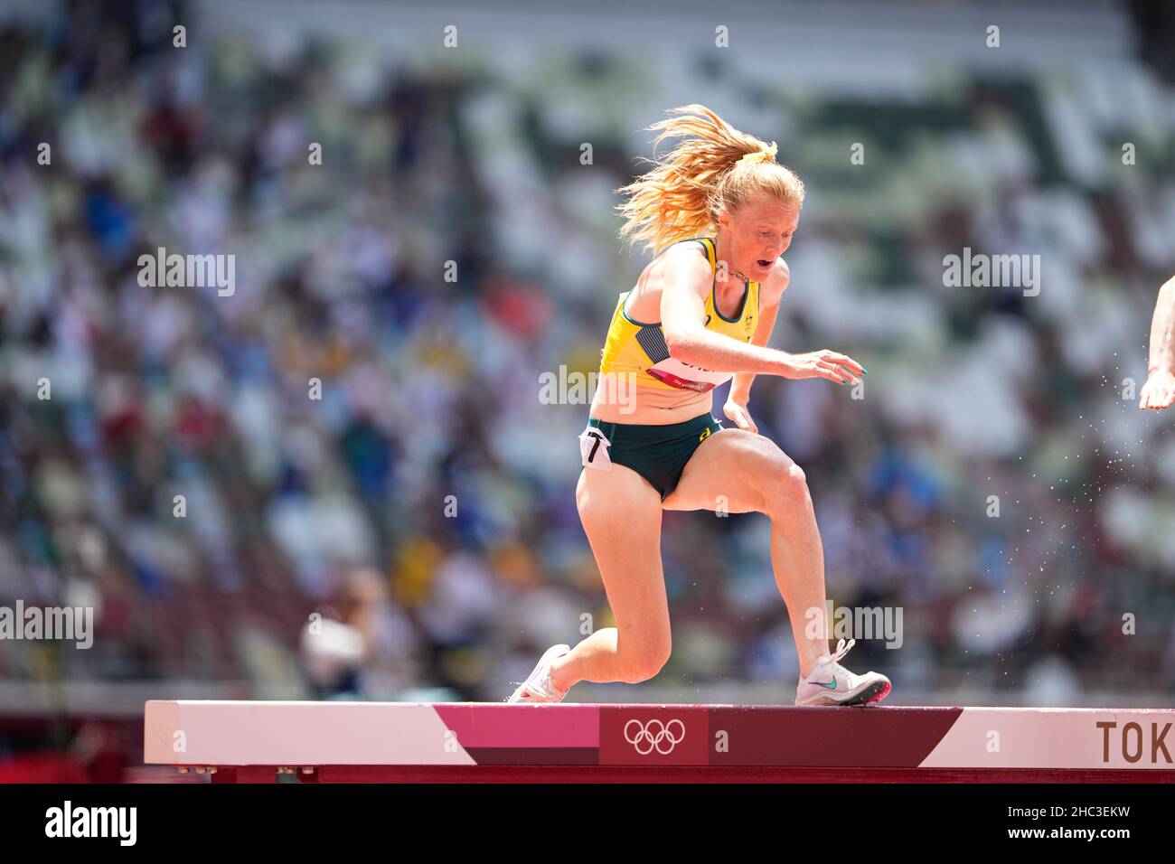 Amy Cashin participating in the 3000 meters steeplechase at the 2020 ...
