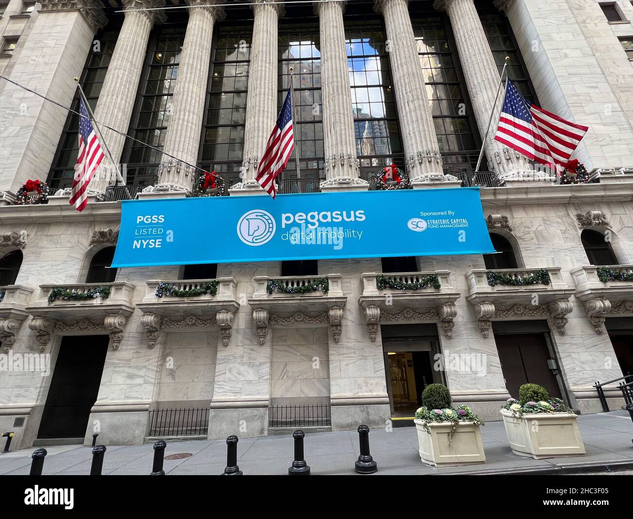 Ticker symbol hi-res stock photography and images - Alamy