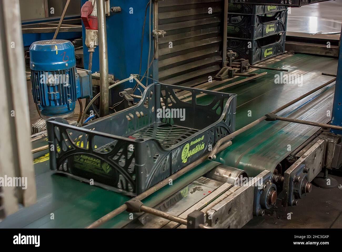 Modern food packing factory hi-res stock photography and images - Alamy