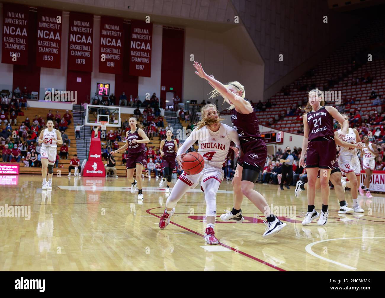 Indiana Hoosiers guard Nicole Cardano-Hillary (No.4) plays against ...
