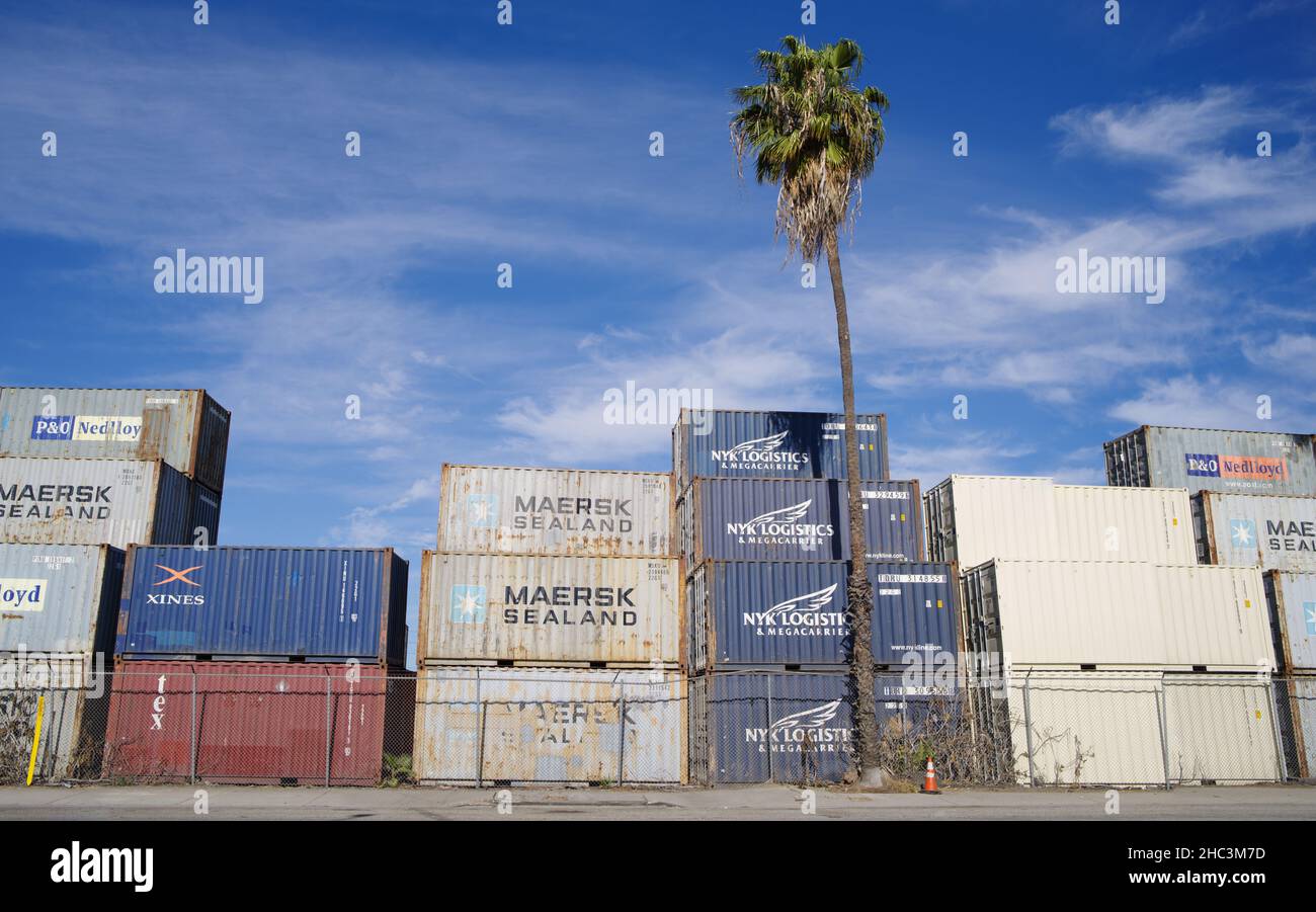 Containers port long beach hi-res stock photography and images - Alamy