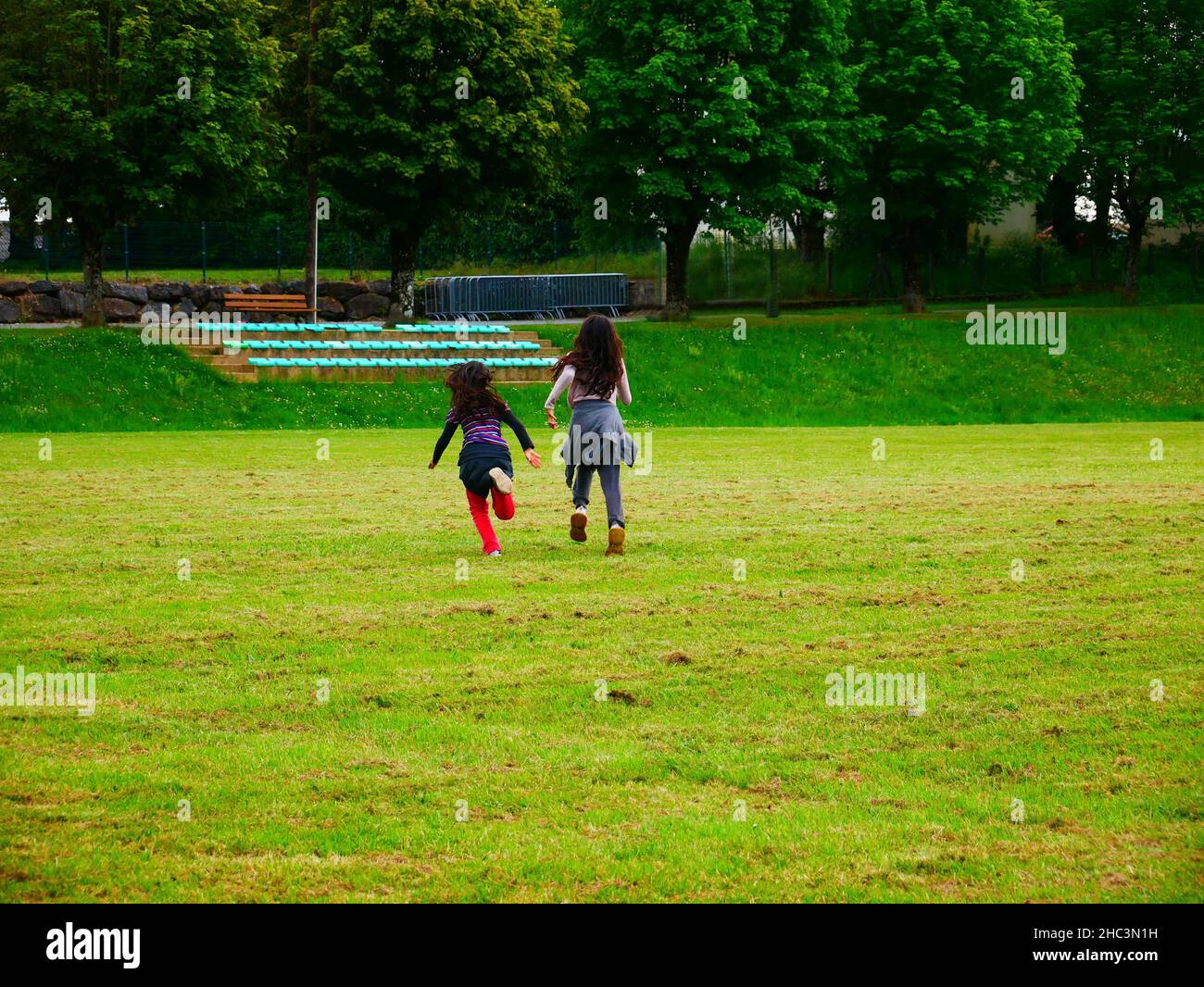 Child running from behind hi-res stock photography and images - Alamy