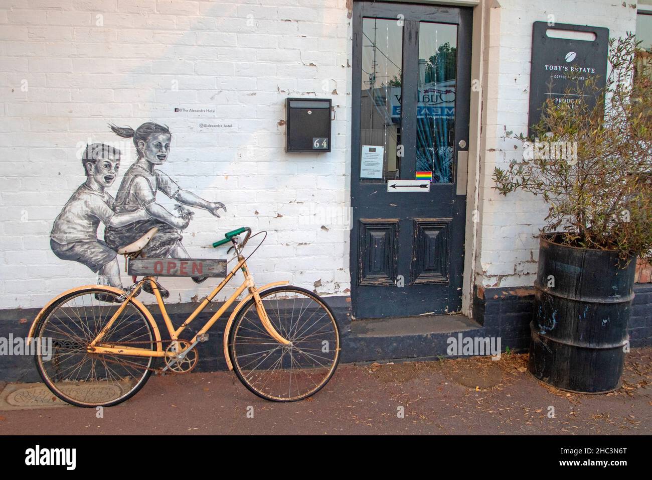 The alexandra pub hi-res stock photography and images - Alamy