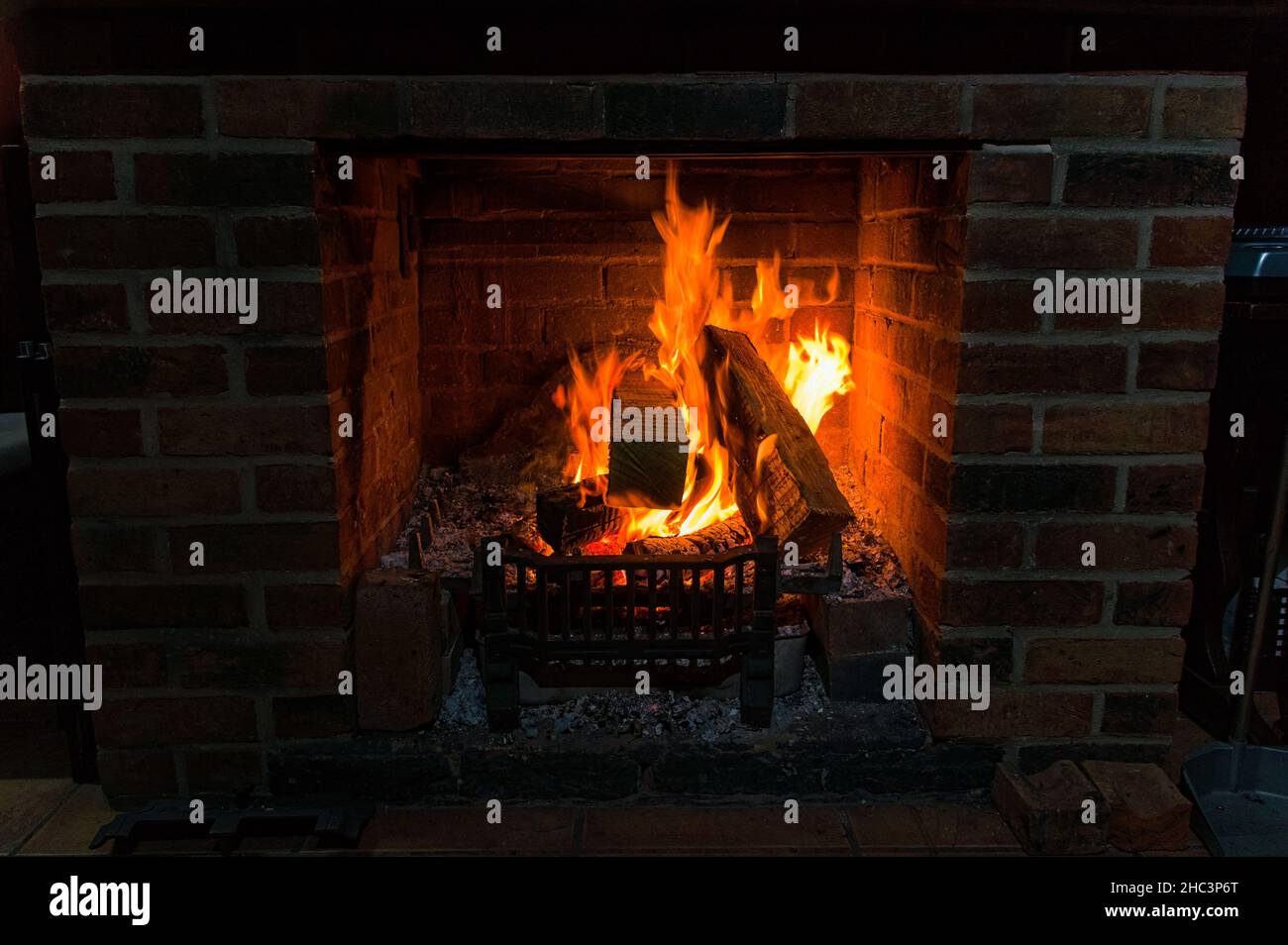 Fireplace log hi-res stock photography and images - Alamy