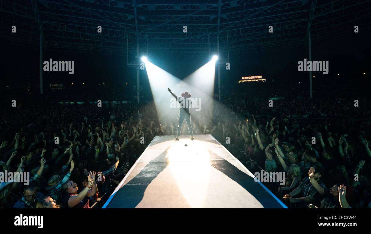 Female performing on concert stage hi-res stock photography and images ...