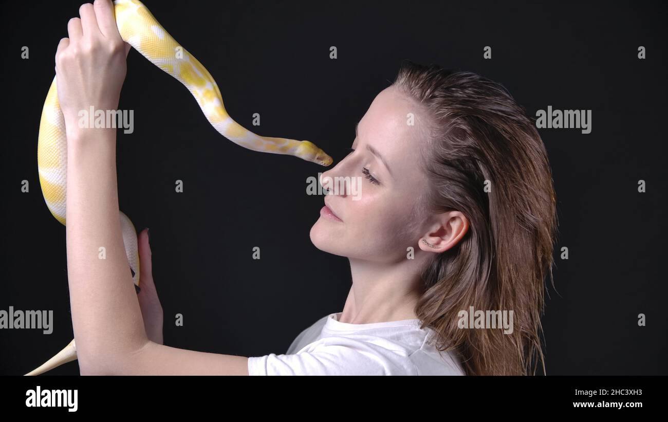 Girl kissing snake hi-res stock photography and images - Alamy