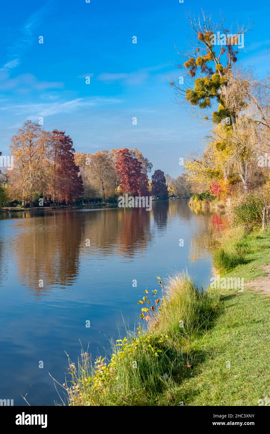 Daumesnil lake at bois de vincennes hi-res stock photography and images ...
