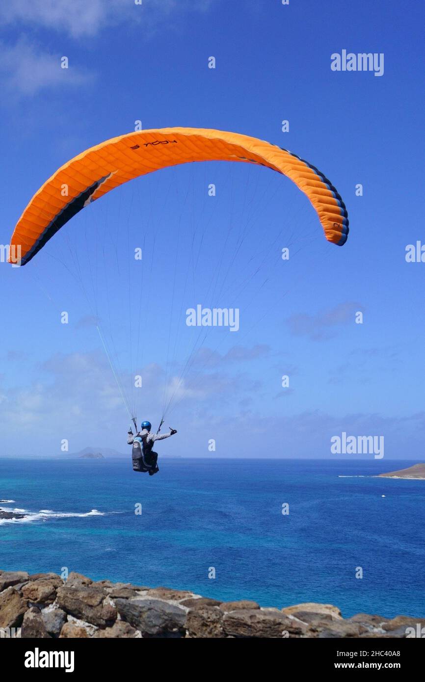 Scenic view person paragliding hi-res stock photography and images - Alamy